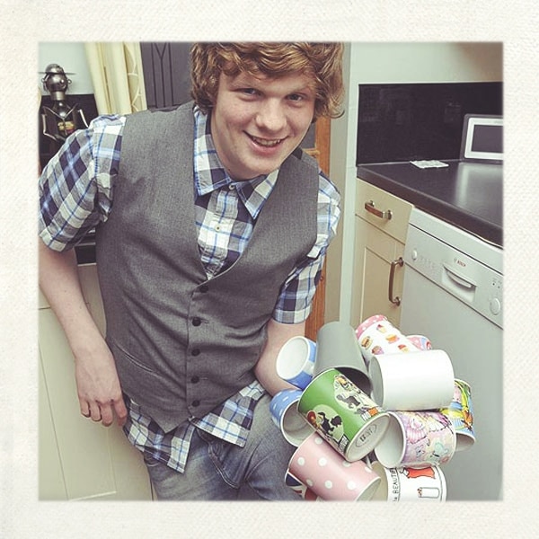 Guinness World Record: Could you hold more than 16 coffee mugs in one ...